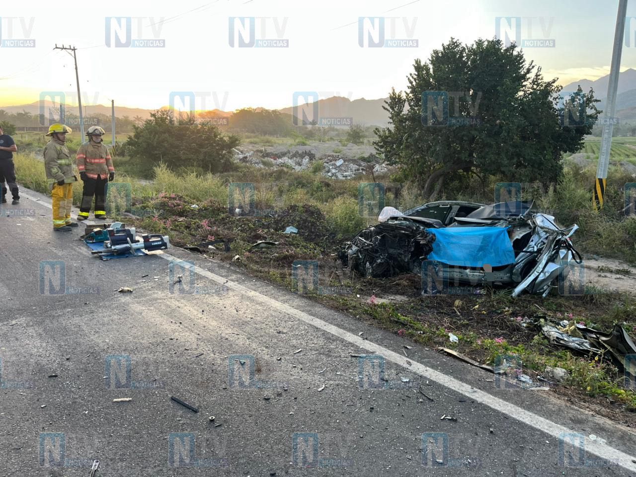 Fallece hombre tras choque entre autobús y camioneta en El Monteón