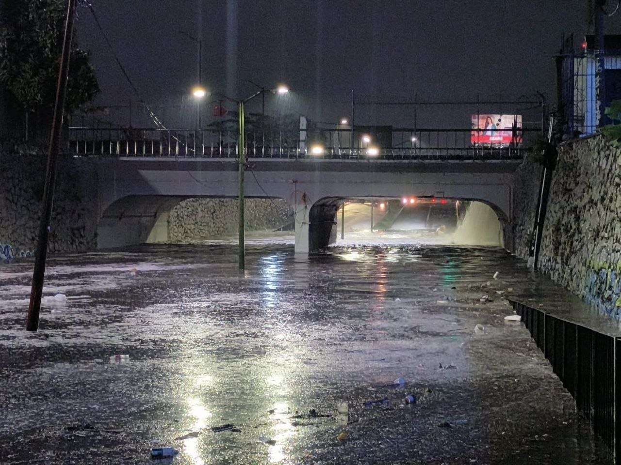 Fuertes lluvias dejan inundaciones y más de 80 árboles caídos en ...